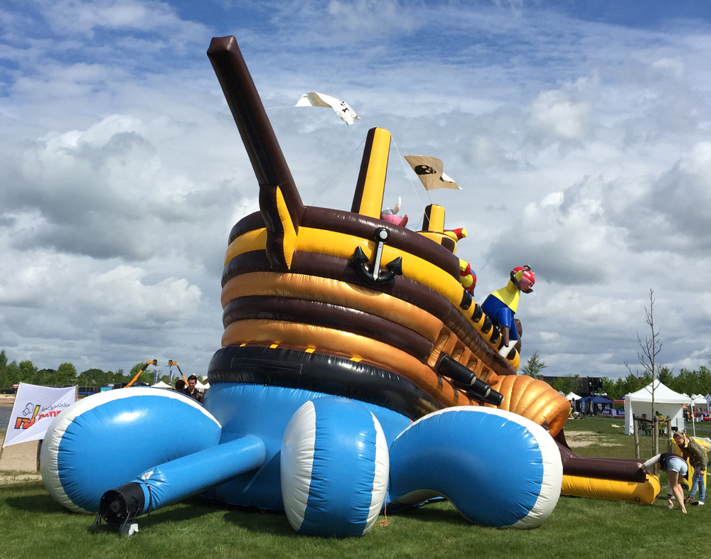 Springkussen piratenschip - De Feestmeesters - Kampen