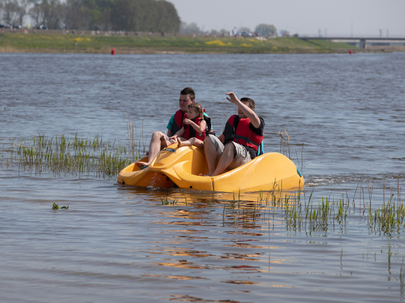 Waterfietsen huren - De Feestmeesters